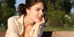 How to Properly Turn Off Wireless Earbuds Without a Phone – Headphone ...