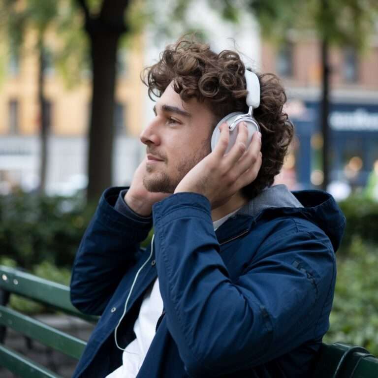 Best Headphones for Curly Hair – Headphone Experts